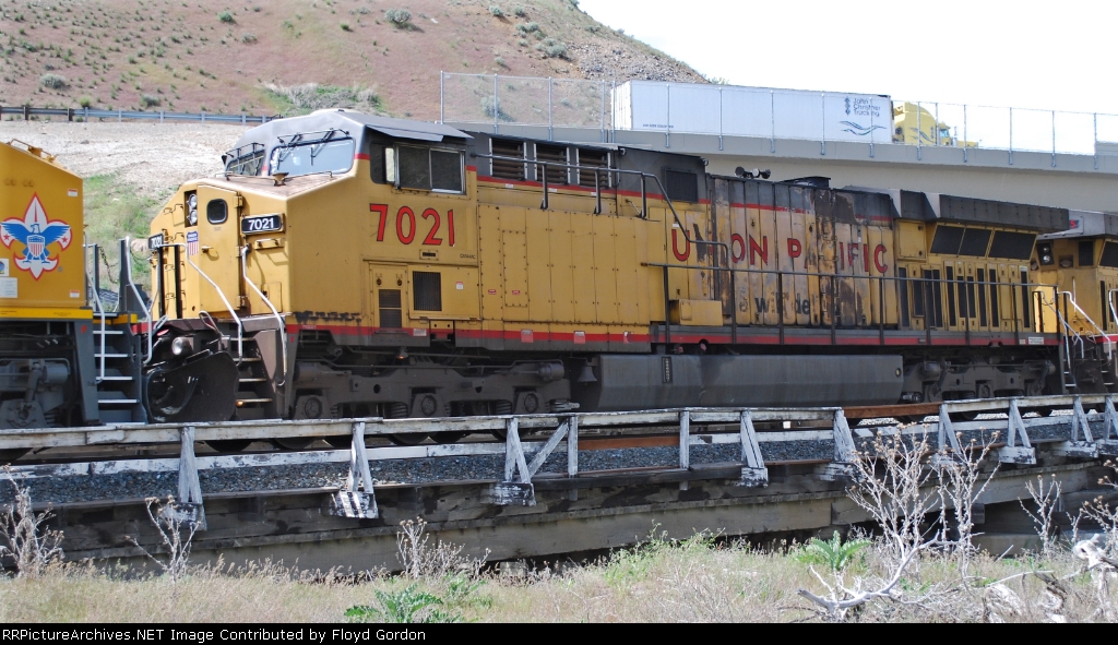 UP 7021 crosses ballasted trestle over Burnt River
